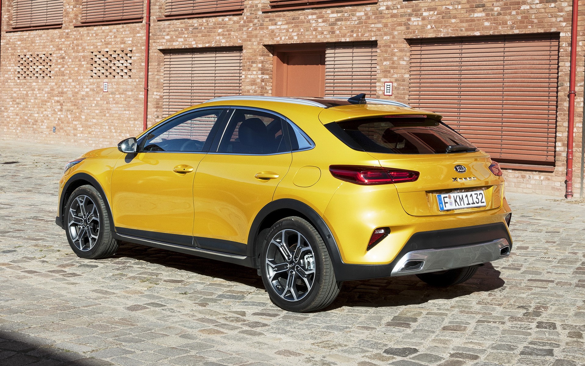 NEO KIA XCEED. 3 πρόσωπα - 1 αυτοκίνητο! - Ένα high-tech Crossover ...